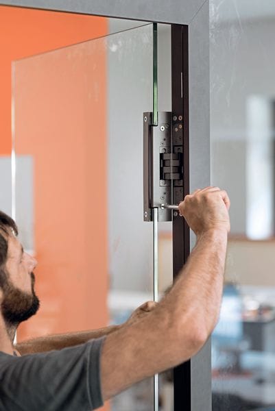 So lassen Sie Beschlagtechnik in Ganzglastüren verschwinden - Glas Fenster Fassade