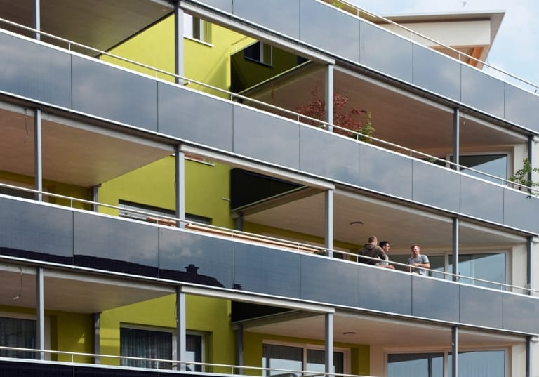Mehr Gestaltungsfreiheit bei PV in der Fassade - Glas Fenster Fassade