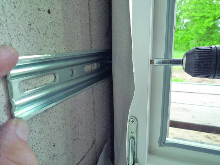 Montieren Sie Fenster mit abgestimmtem System - Glas Fenster Fassade