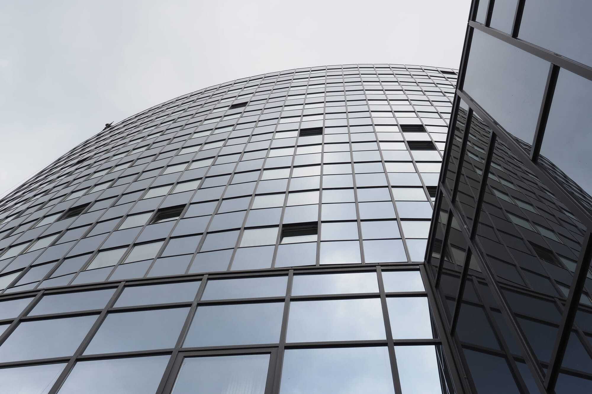 Das Beste aus zwei Welten: Holz und Aluminium - Glas Fenster Fassade