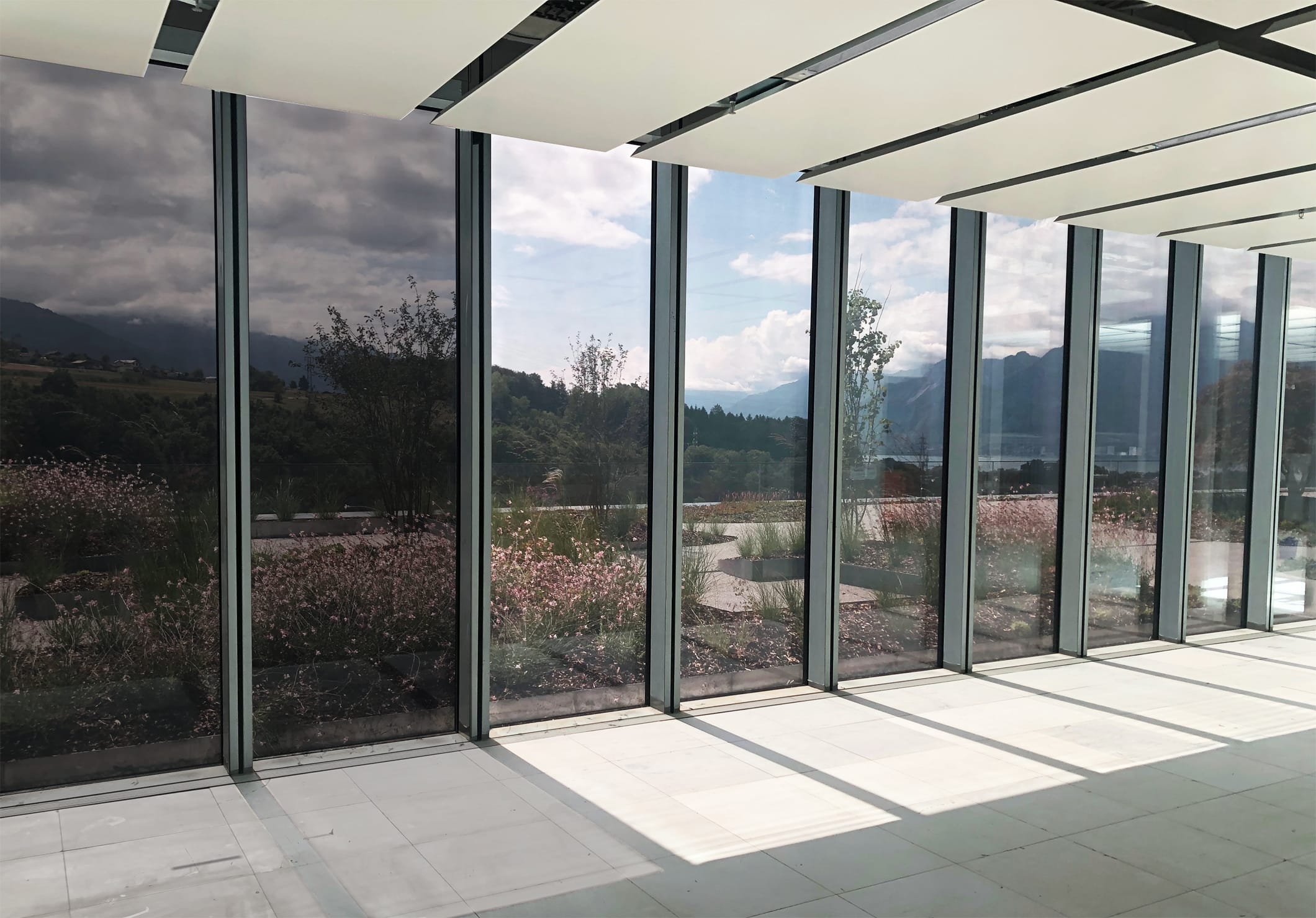 Dynamisches Flüssigkristallglas für Fassaden und Innenräume - Glas Fenster Fassade