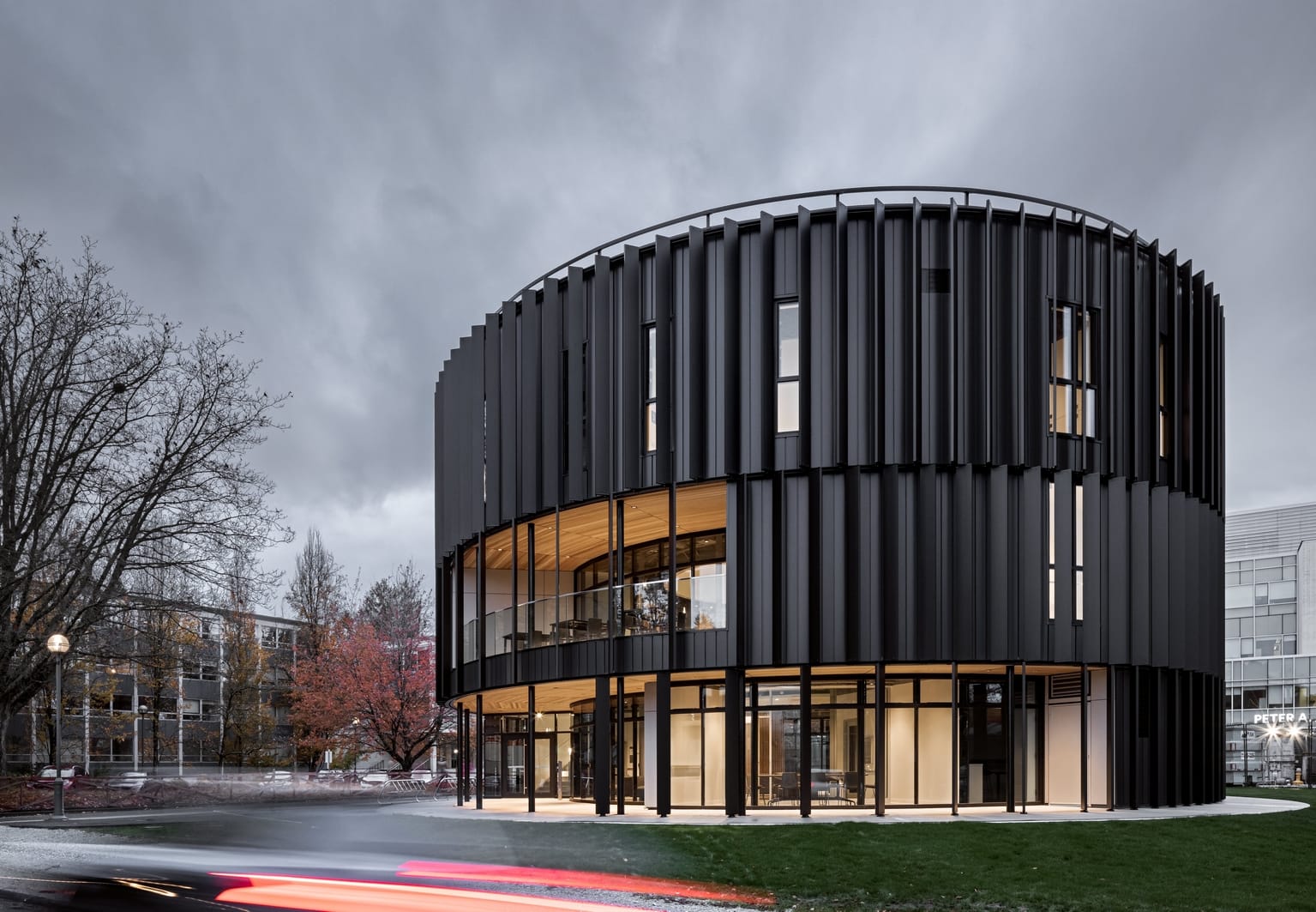 Lüften und Kühlen mit den Kräften der Natur - Glas Fenster Fassade