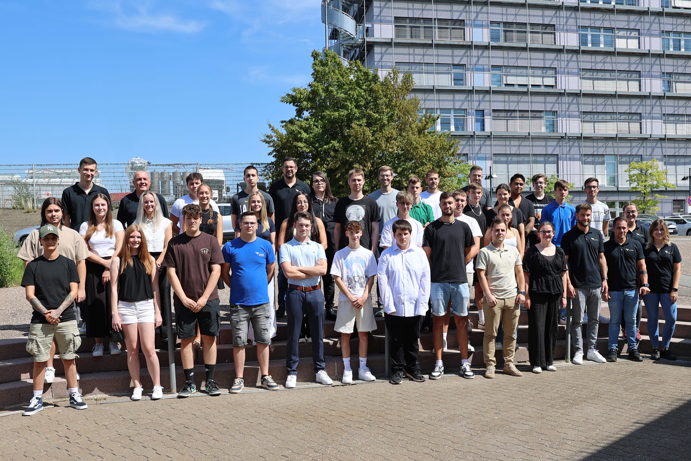 Profine begrüßt 70 neue Auszubildende - Glas Fenster Fassade