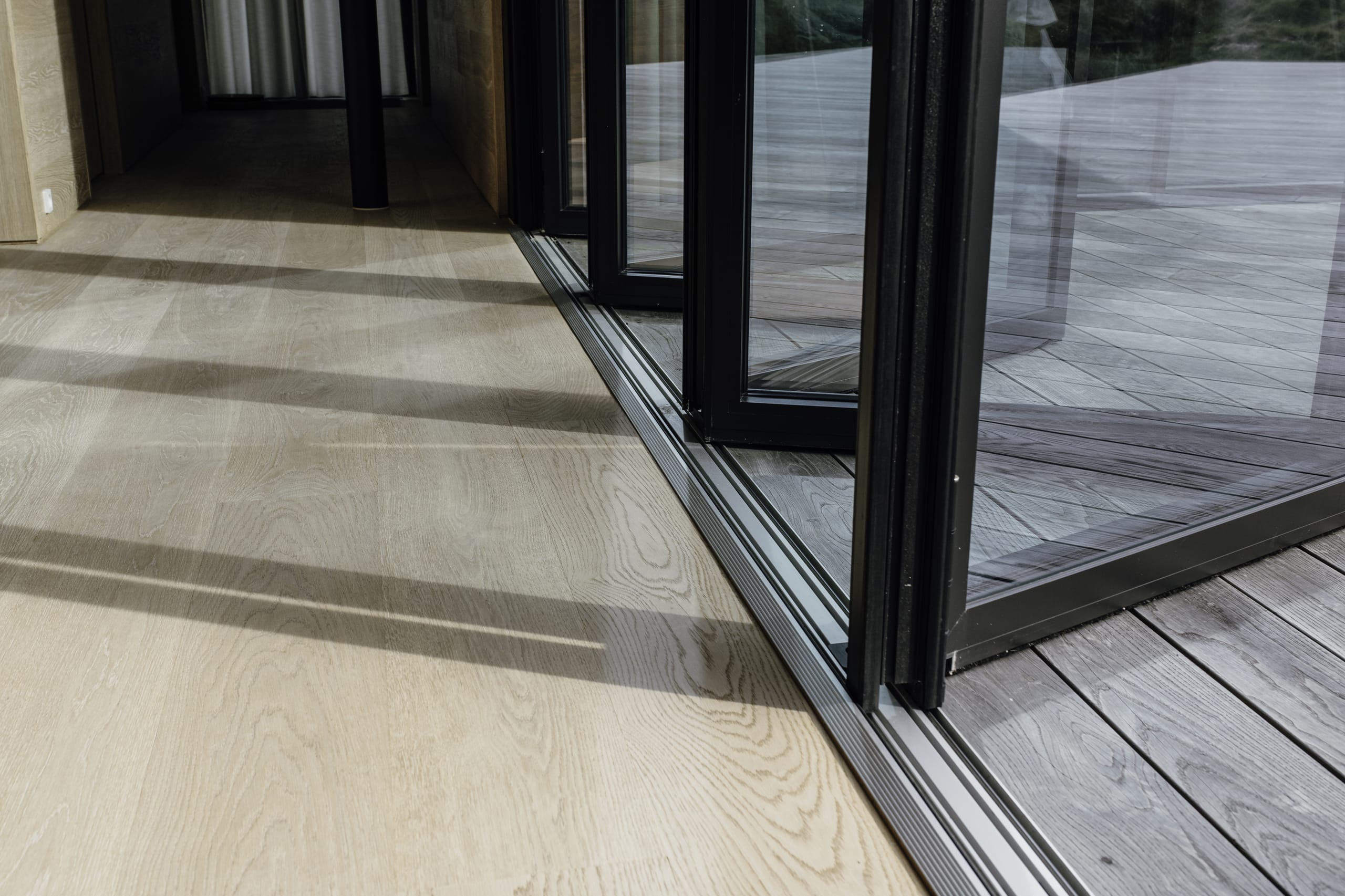 Strandhaus mit Schiebefenstern und Glas-Faltwänden von Solarlux - Glas ...